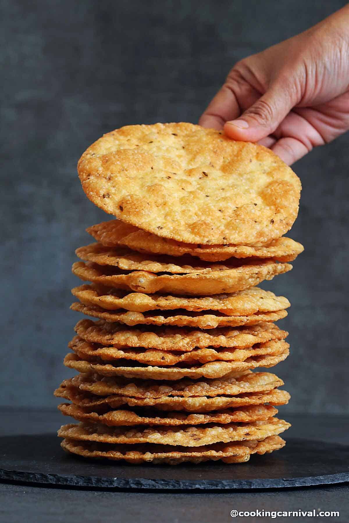 Dal Pakwan (Sindhi Breakfast Recipe) - Cooking Carnival